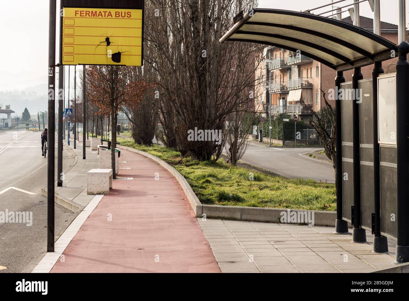 Empty bus stop hi-res stock photography and images - Alamy