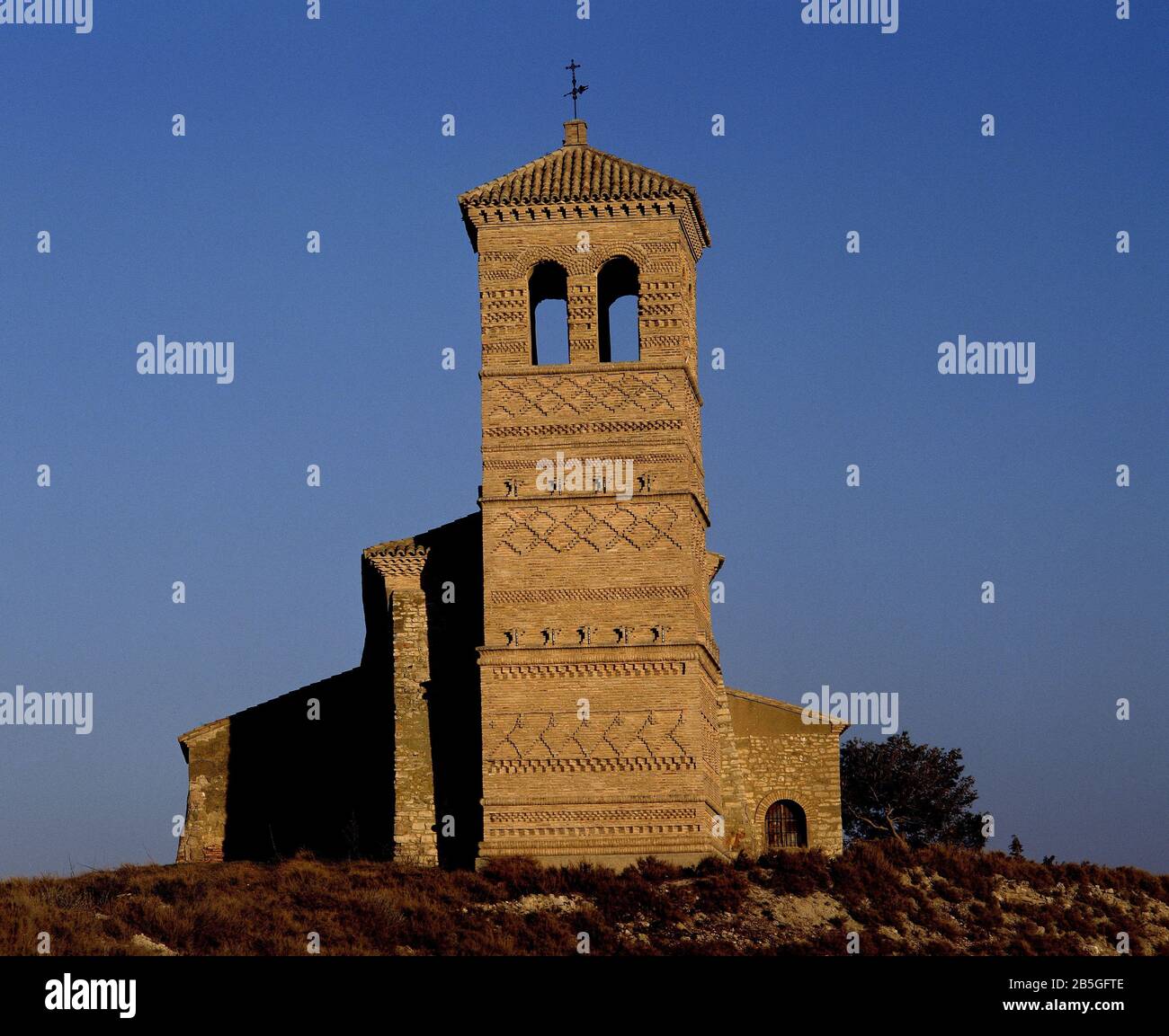 TORRE MUDEJAR DE LA IGLESIA DE SAN PEDRO AD VINCULA DE TORRALBA DE ...