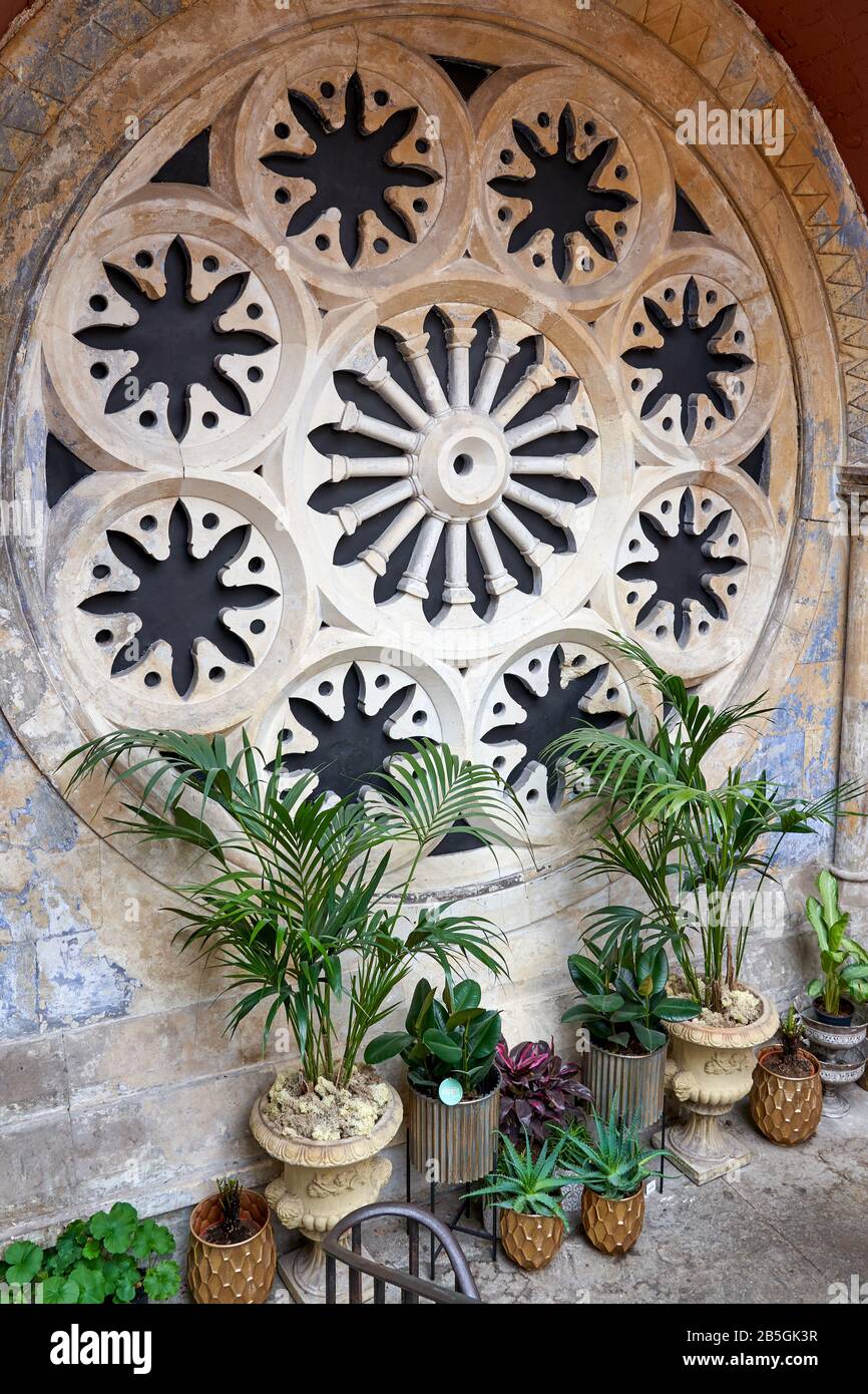 Blind arcade hi-res stock photography and images - Alamy