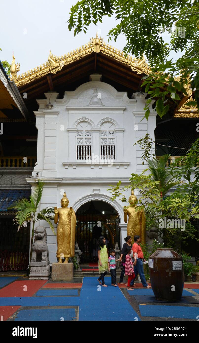 Gangaramaya Tempel, Colombo, Sri Lanka Stock Photo - Alamy
