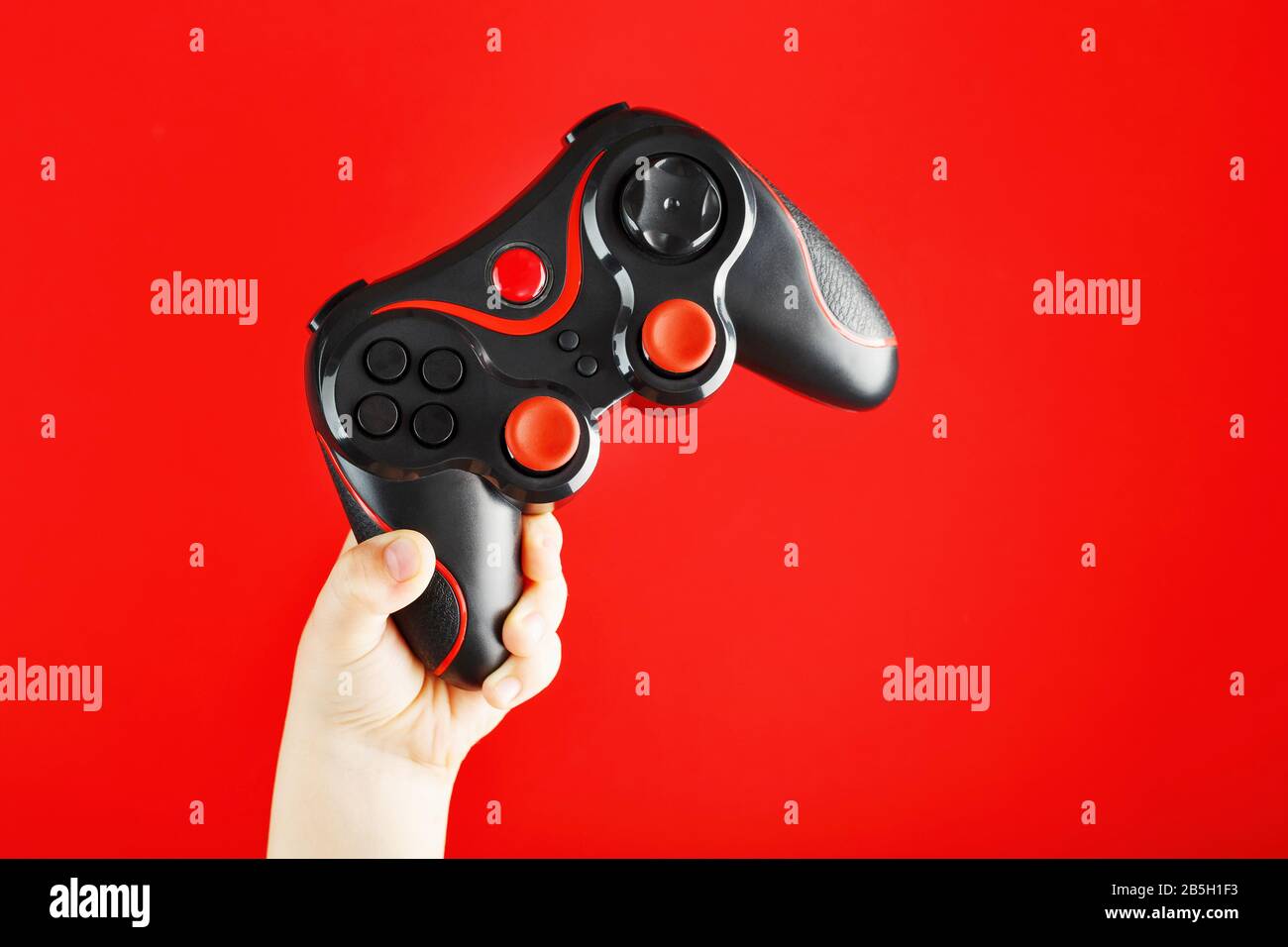 Black man holding a game controller hi-res stock photography and images ...