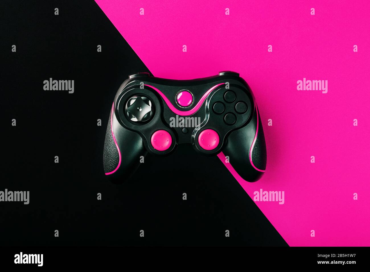 Gamepad icon black background white hi-res stock photography and images ...