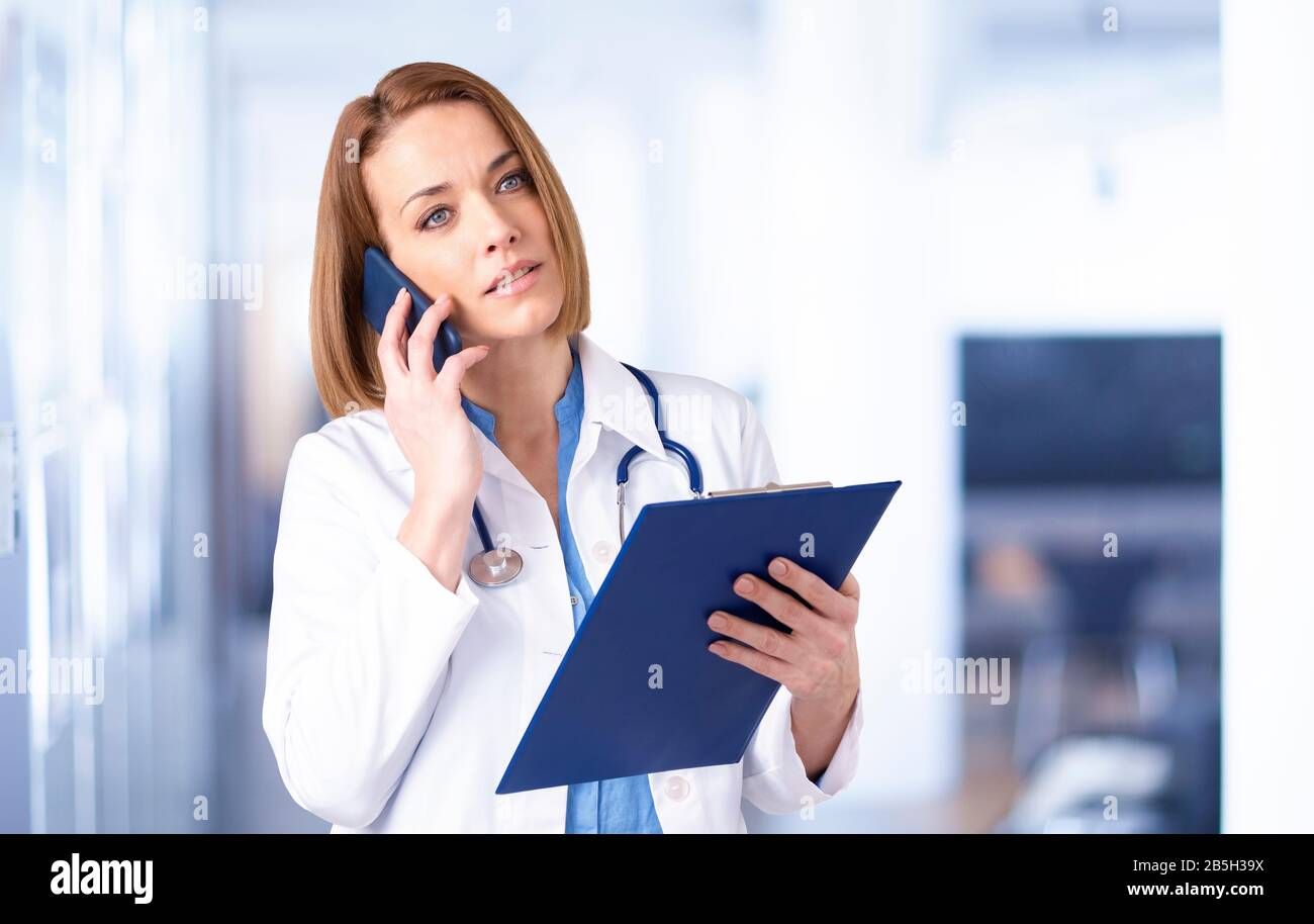 Doctor call center hi-res stock photography and images - Alamy