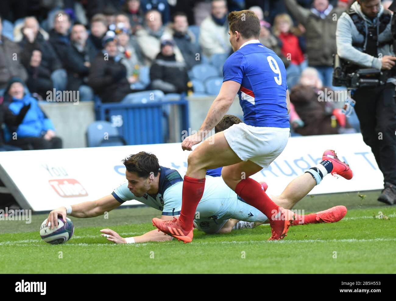 Score tackle hi-res stock photography and images - Alamy