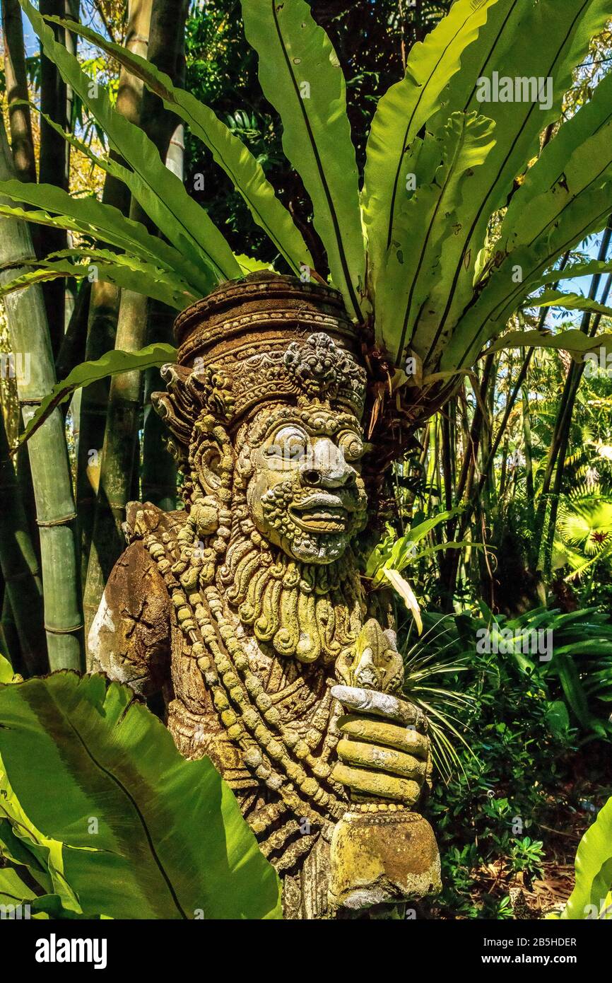 Hindu temple guardian hi-res stock photography and images - Alamy