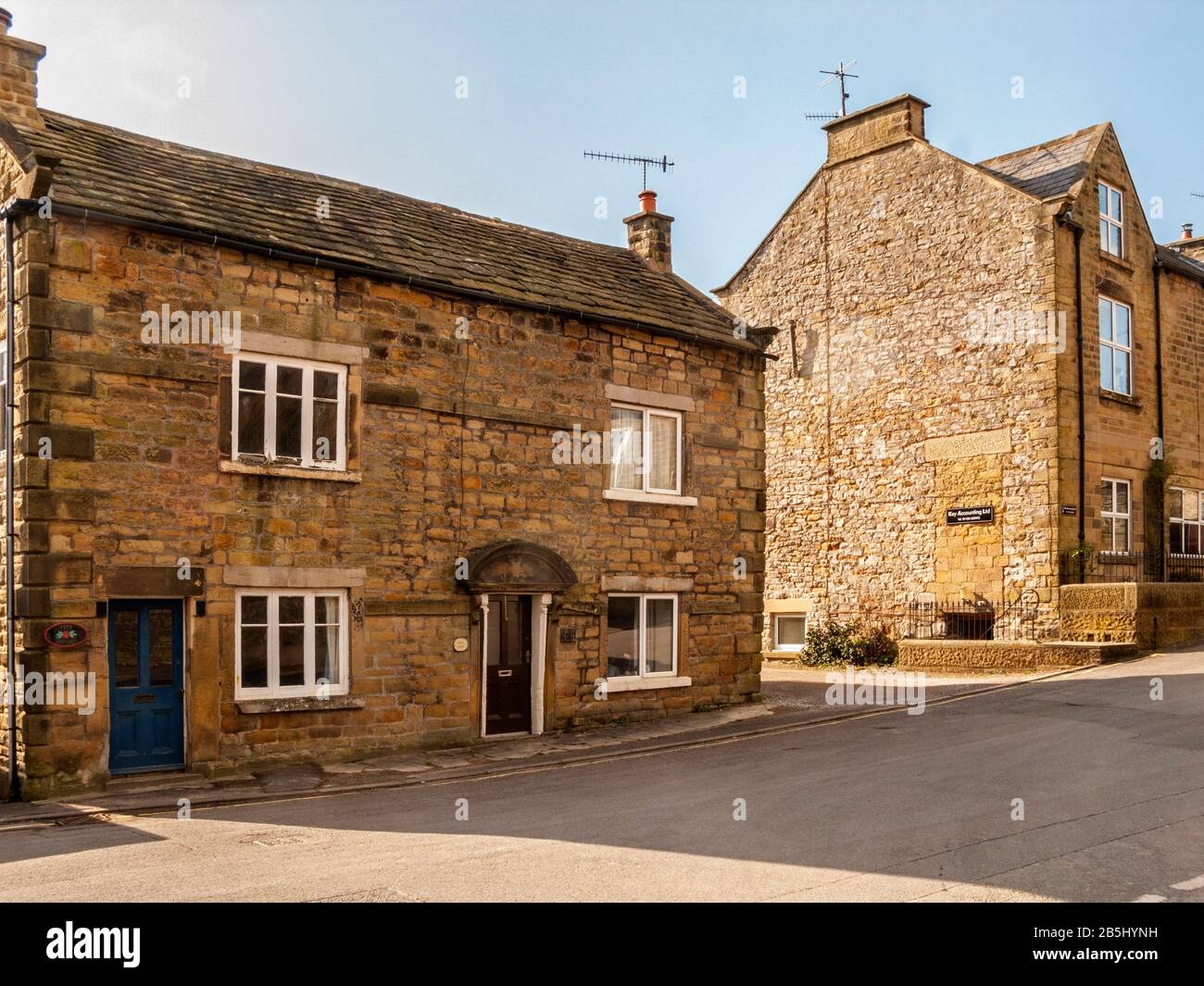 Village derbyshire street hi-res stock photography and images - Alamy