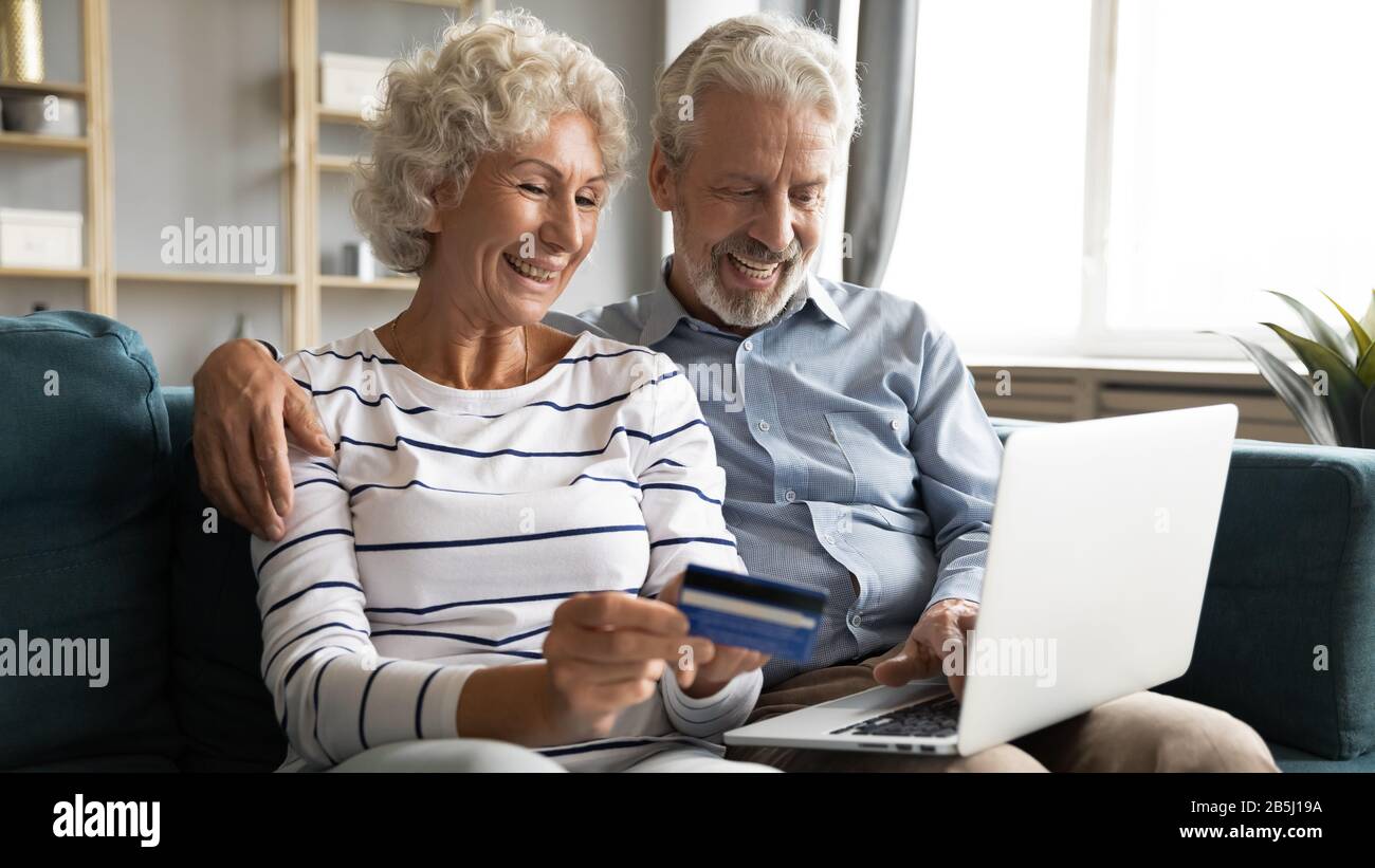 Elderly customers shopping hi-res stock photography and images - Alamy