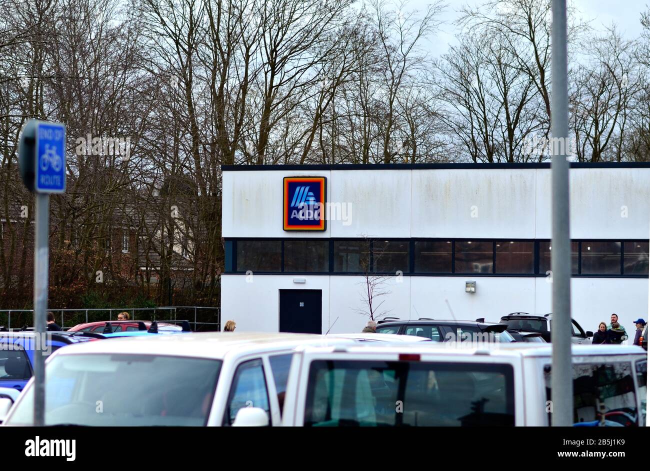 Aldi store sign hi-res stock photography and images - Alamy