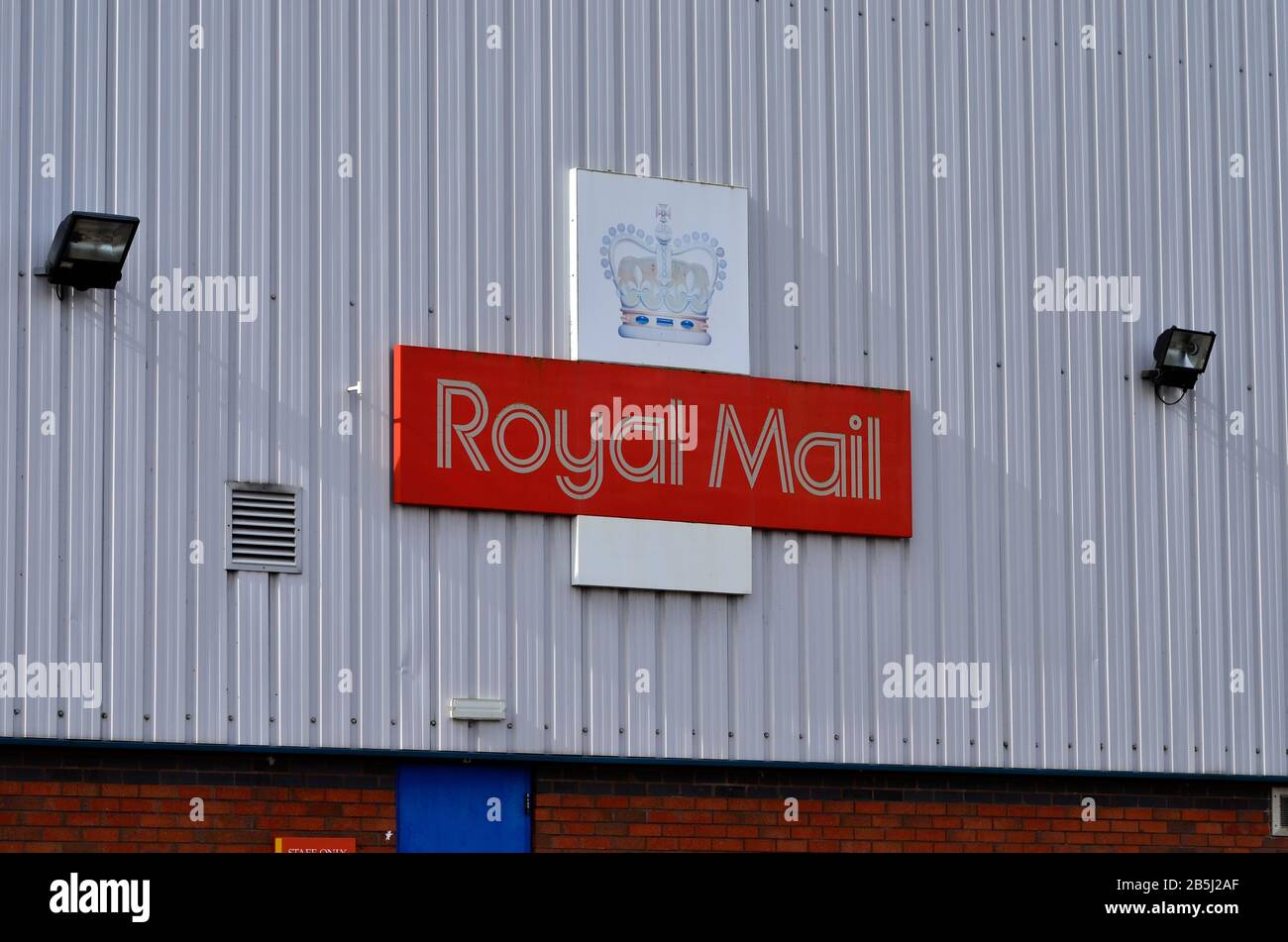 Royal mail crown logo hi-res stock photography and images - Alamy