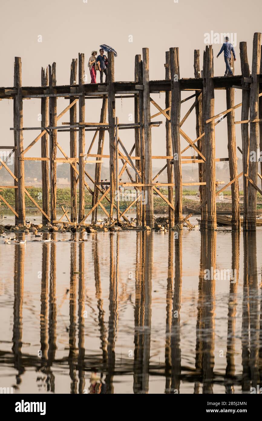 Ubein bridge lake sunrise hi-res stock photography and images - Alamy