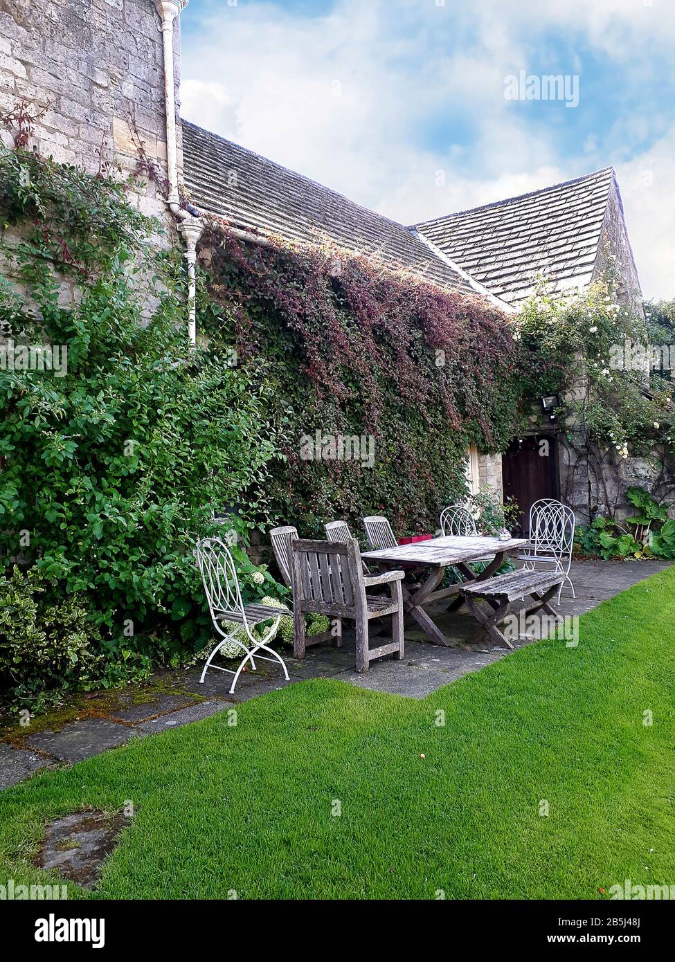 Markenfield hall hi-res stock photography and images - Alamy