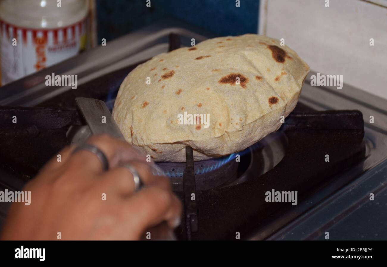 Phuli roti hi-res stock photography and images - Alamy