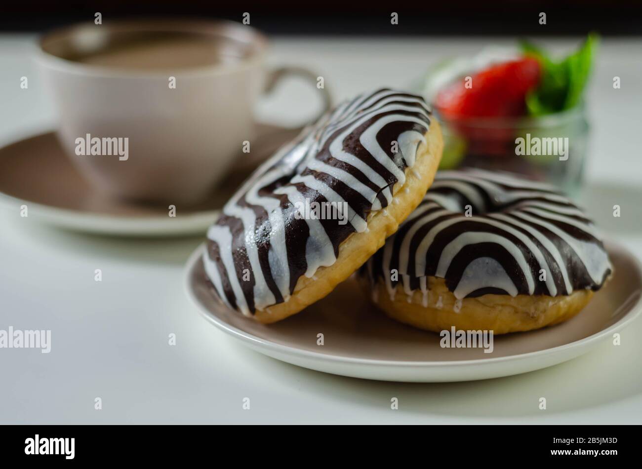 Zebra donut hi-res stock photography and images - Alamy