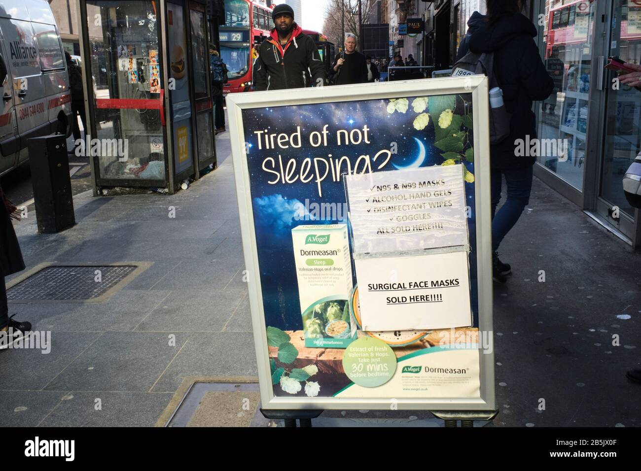 Face masks london underground sign hi-res stock photography and images ...