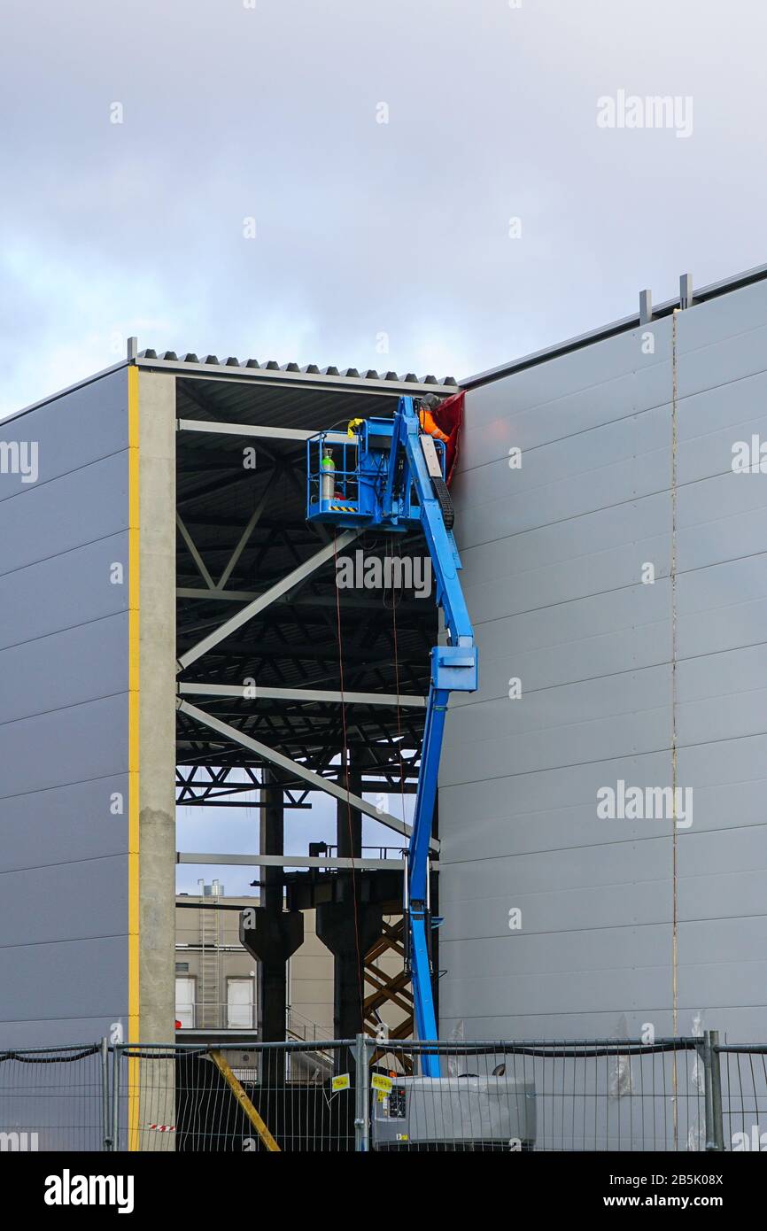 wall assembly of a new factory building using steel sandwich panels ...
