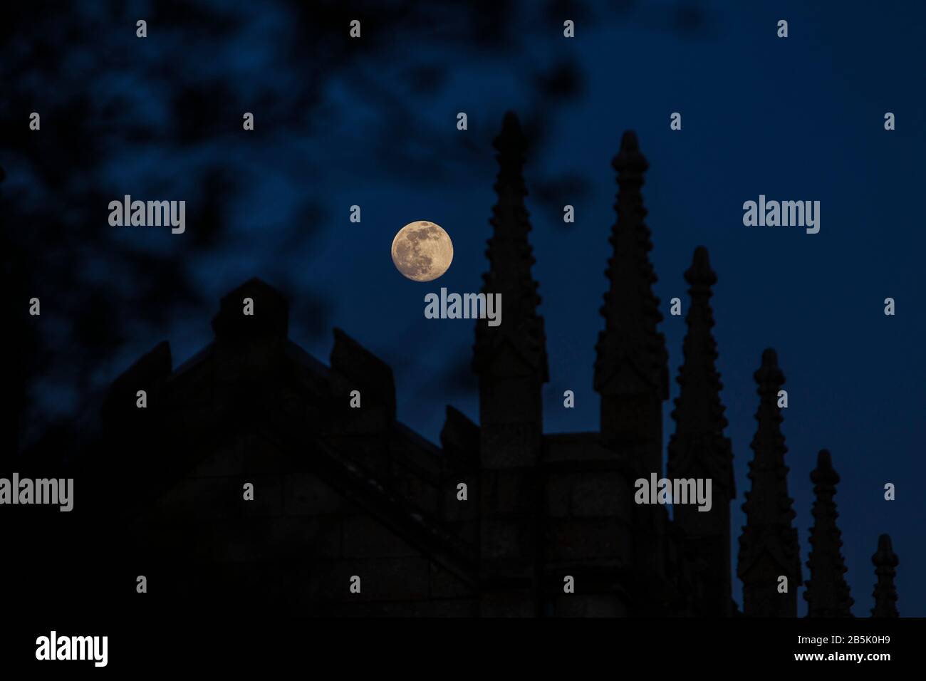 Full moon stars uk hi-res stock photography and images - Alamy