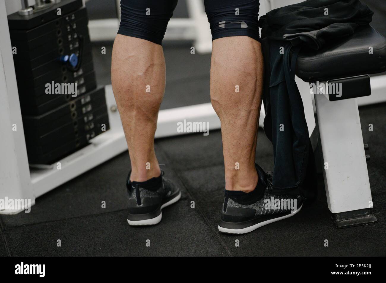 Muscular man calves hi-res stock photography and images - Alamy
