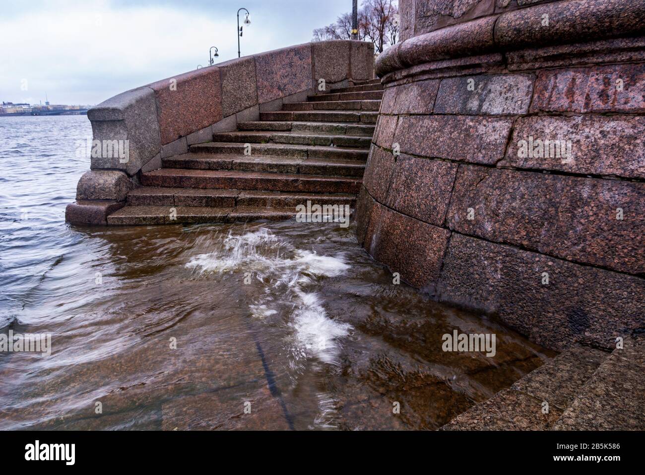 Steps granite embankment hi-res stock photography and images - Alamy
