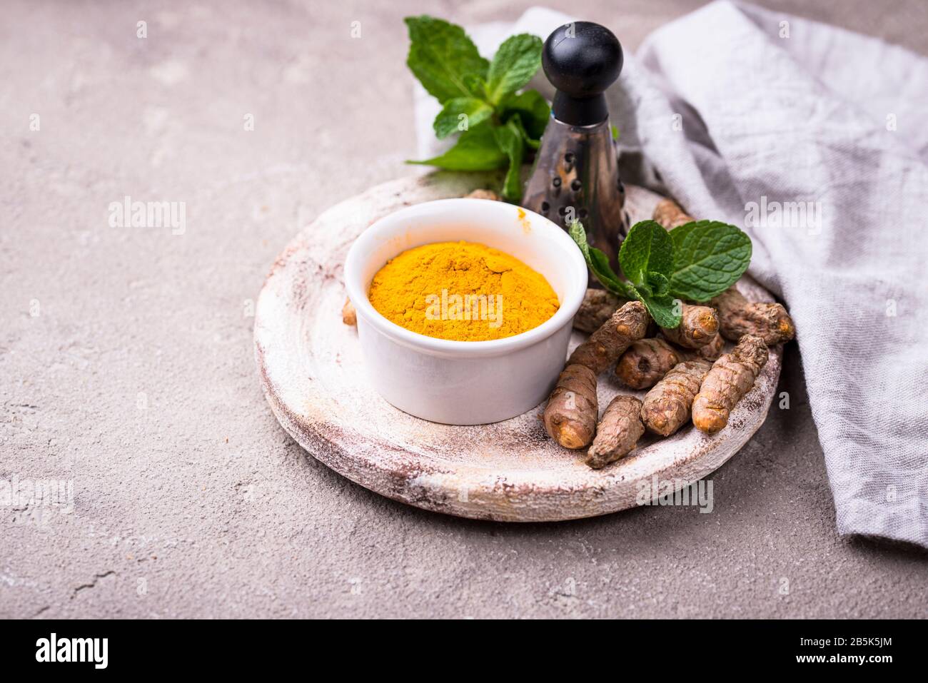 Turmeric powder and curcuma root Stock Photo - Alamy