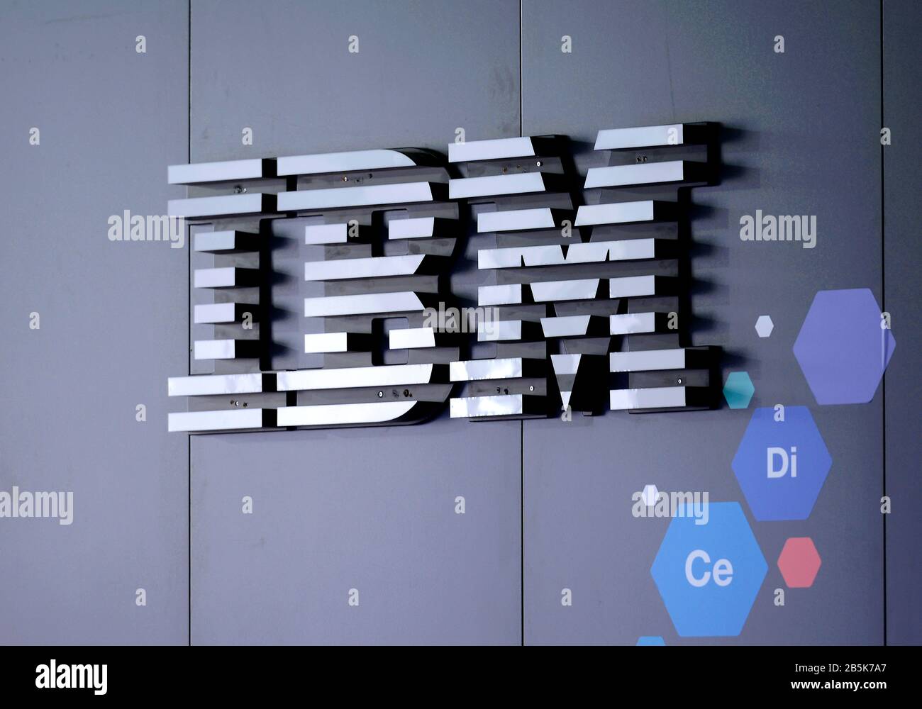 Ibm Coremetrics Logo