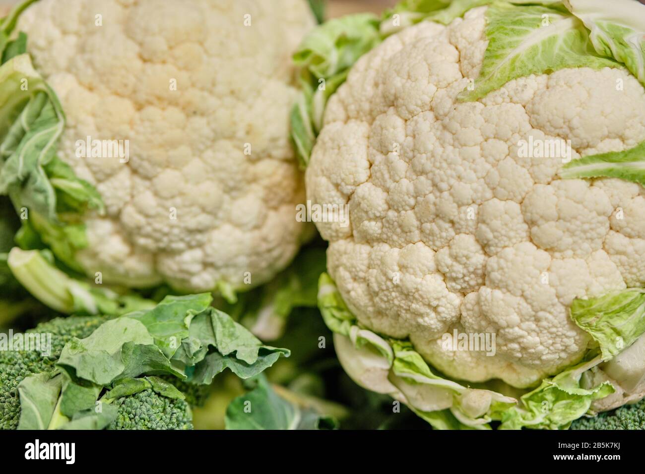 Background and texture of cauliflower. Close up Stock Photo - Alamy