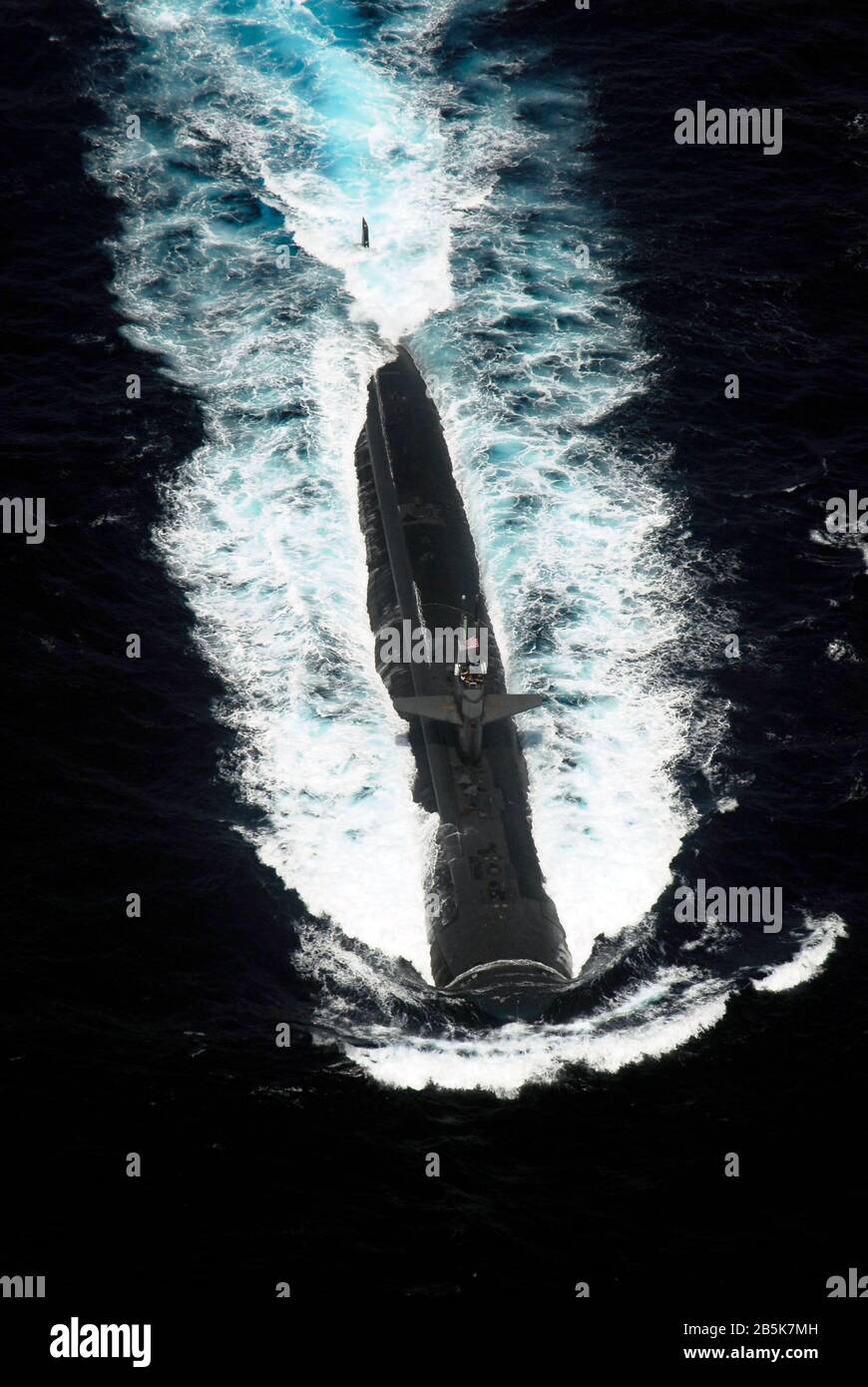 The U.S. Navy Los Angeles-class nuclear-powered attack submarine USS ...