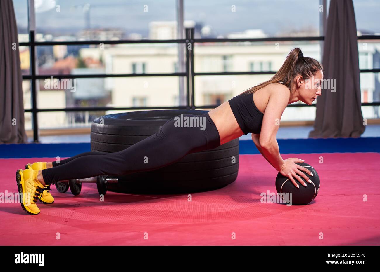 Athletic fitness model woman doing workout in the gym Stock Photo - Alamy