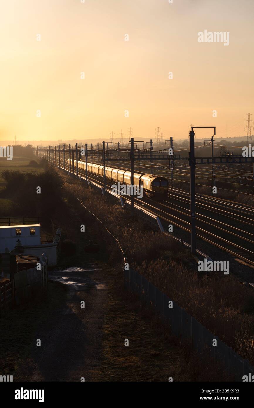 Main line rail hi-res stock photography and images - Alamy