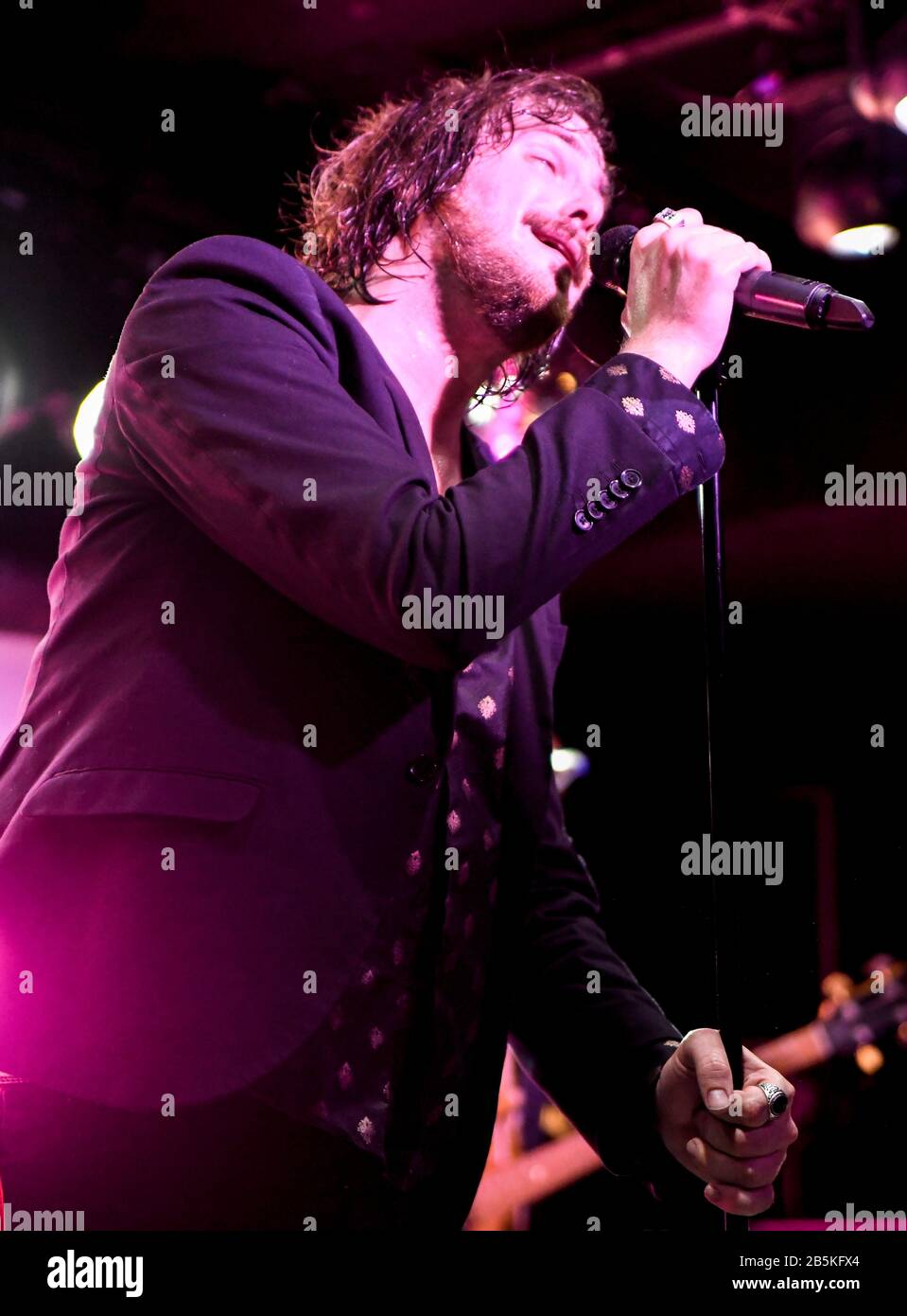 Alternative music charts hi-res stock photography and images - Alamy