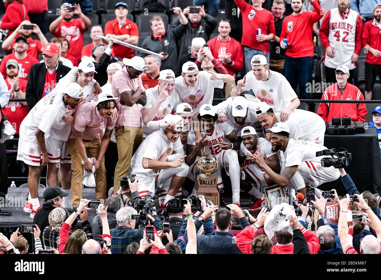 Valparaiso crusaders mens basketball hi-res stock photography and ...