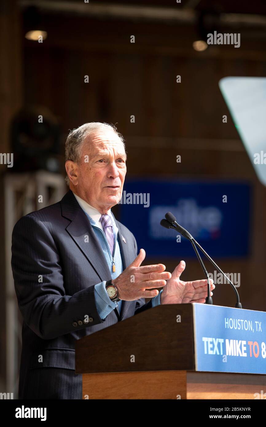 Michael Bloomberg hosts a rally at The Rustic for Super Tuesday on ...