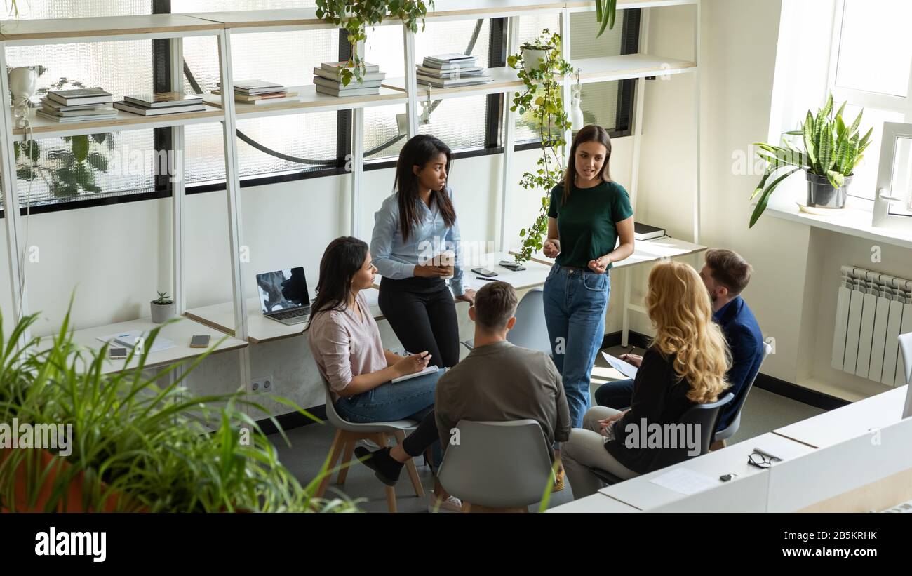 Team briefing hi-res stock photography and images - Alamy