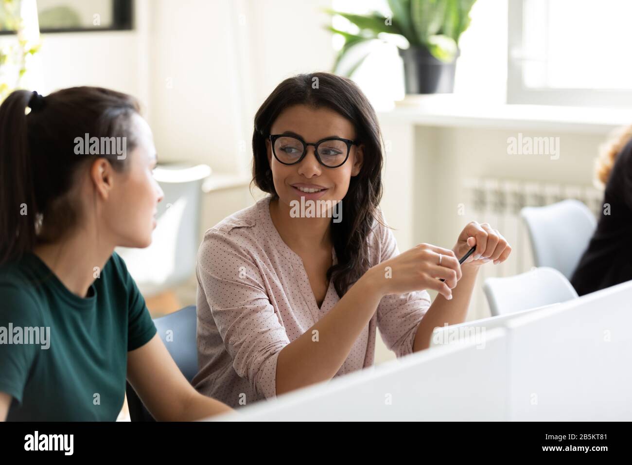 Two women talk manager hi-res stock photography and images - Alamy