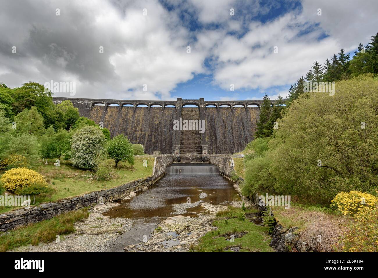 Valley clouds landscape uk mountain hi-res stock photography and images ...