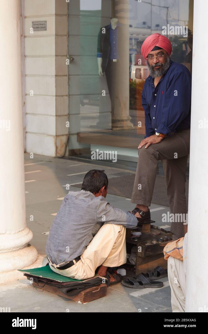 Indian street cleaner hi-res stock photography and images - Alamy