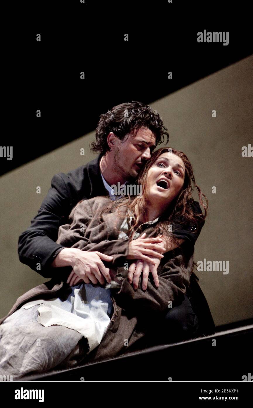 Manon lescaut hi-res stock photography and images - Alamy