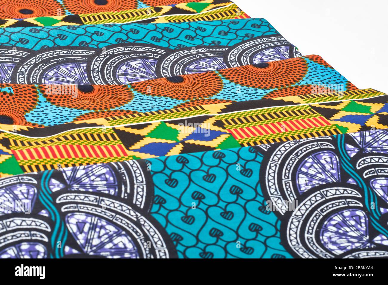 Kente cloth sewing hi-res stock photography and images - Alamy