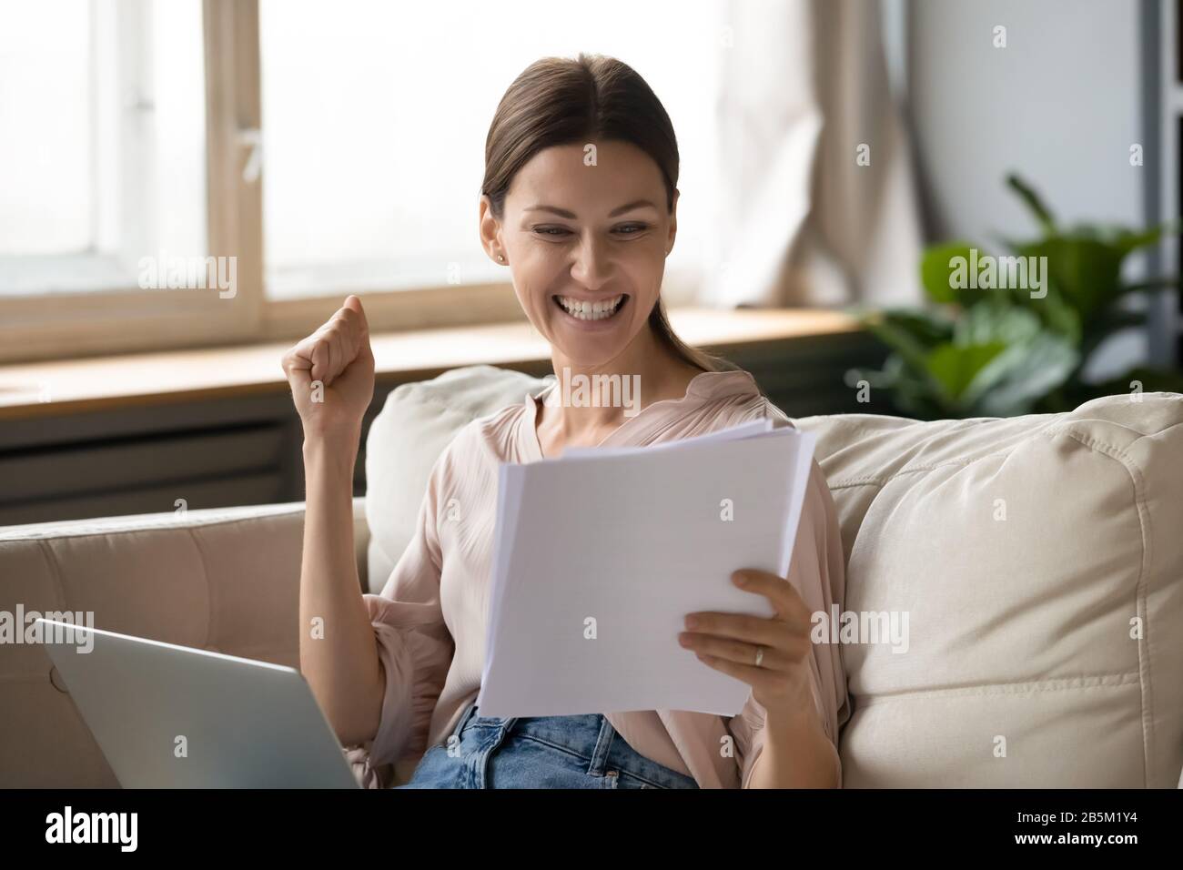Approval documents hi-res stock photography and images - Alamy
