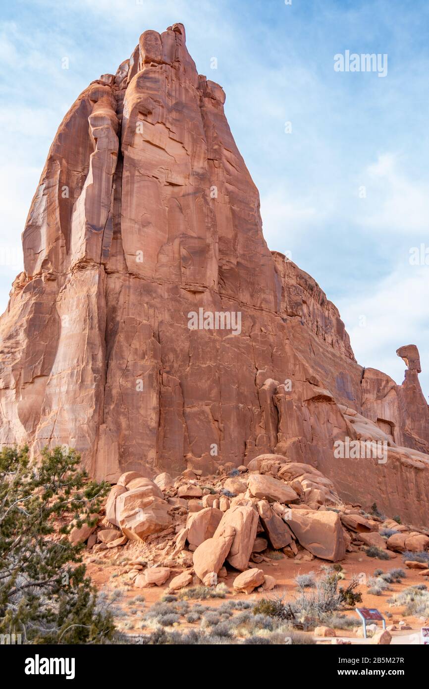 Park Avenue and Courthouse Towers area in Arches National Park in Moab ...