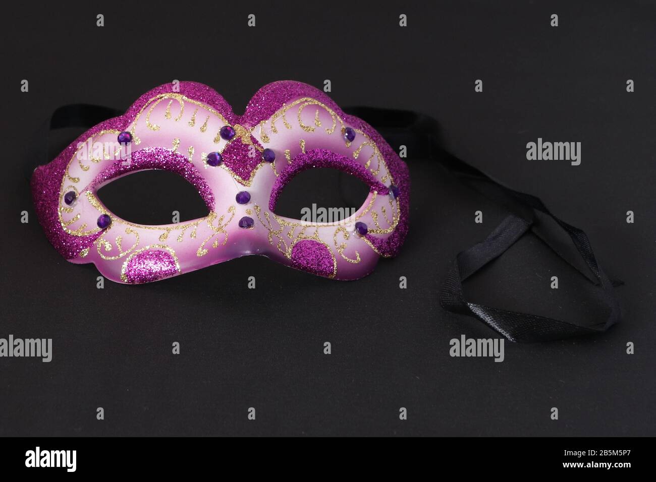 Purple carnival mask Stock Photo - Alamy