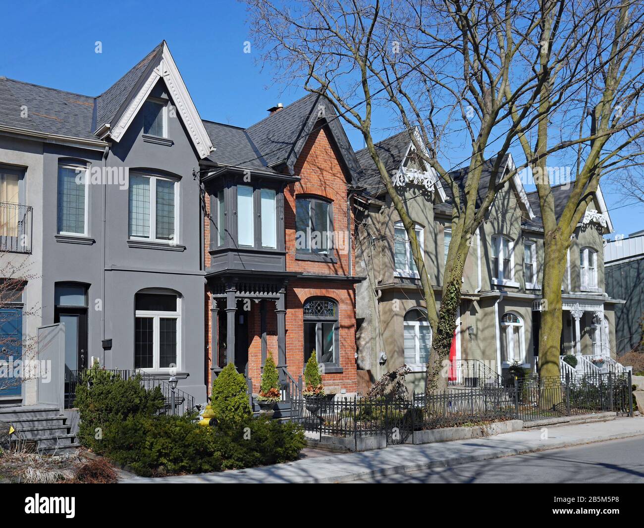 Narrow street toronto hi-res stock photography and images - Alamy