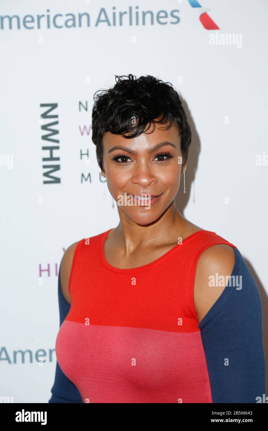 Los Angeles, USA. 08th Mar, 2020. Carly Hughes walking the red carpet ...
