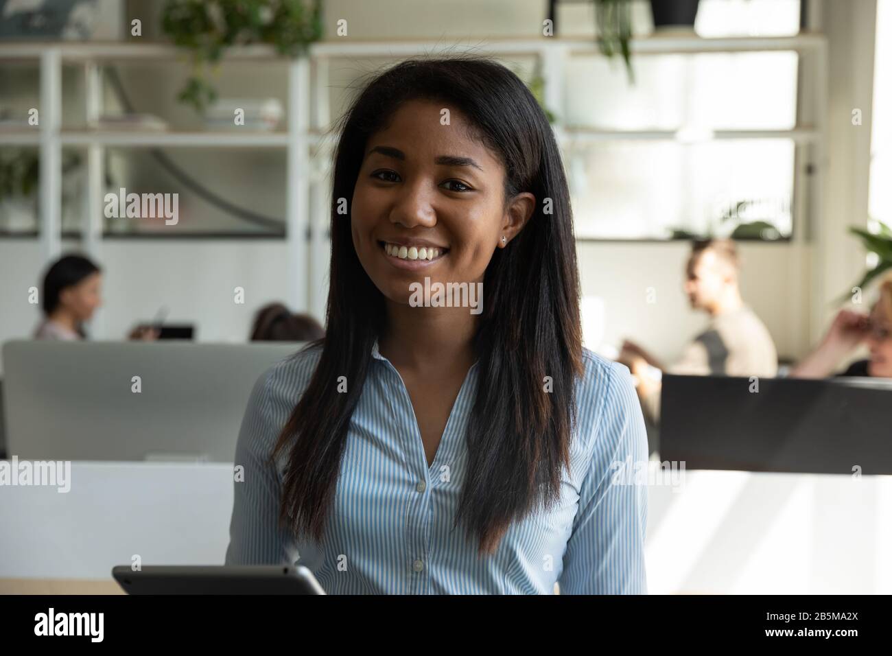 Black lady office worker hi-res stock photography and images - Alamy