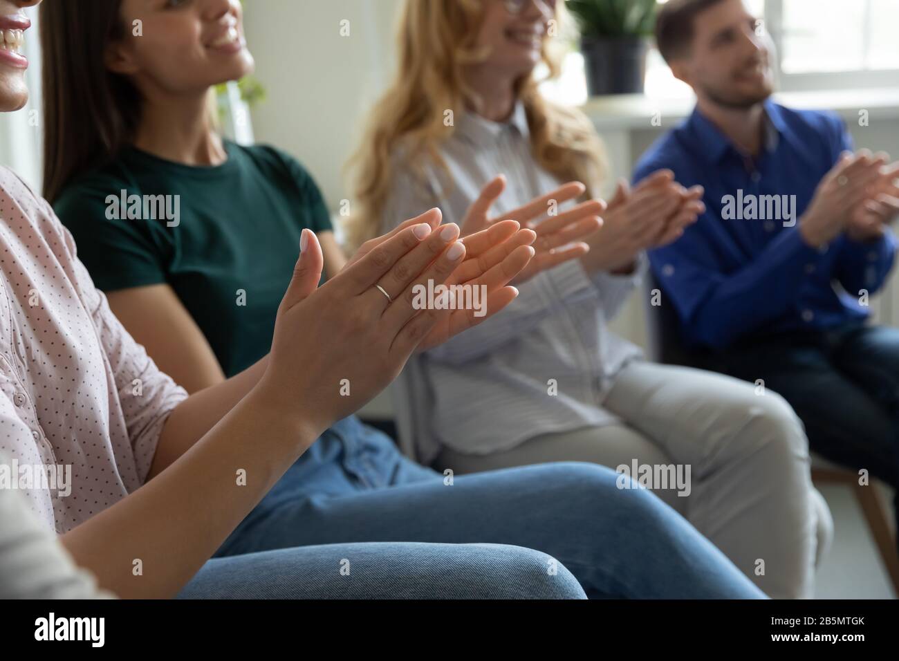 Cheering speaker group presentation hi-res stock photography and images ...