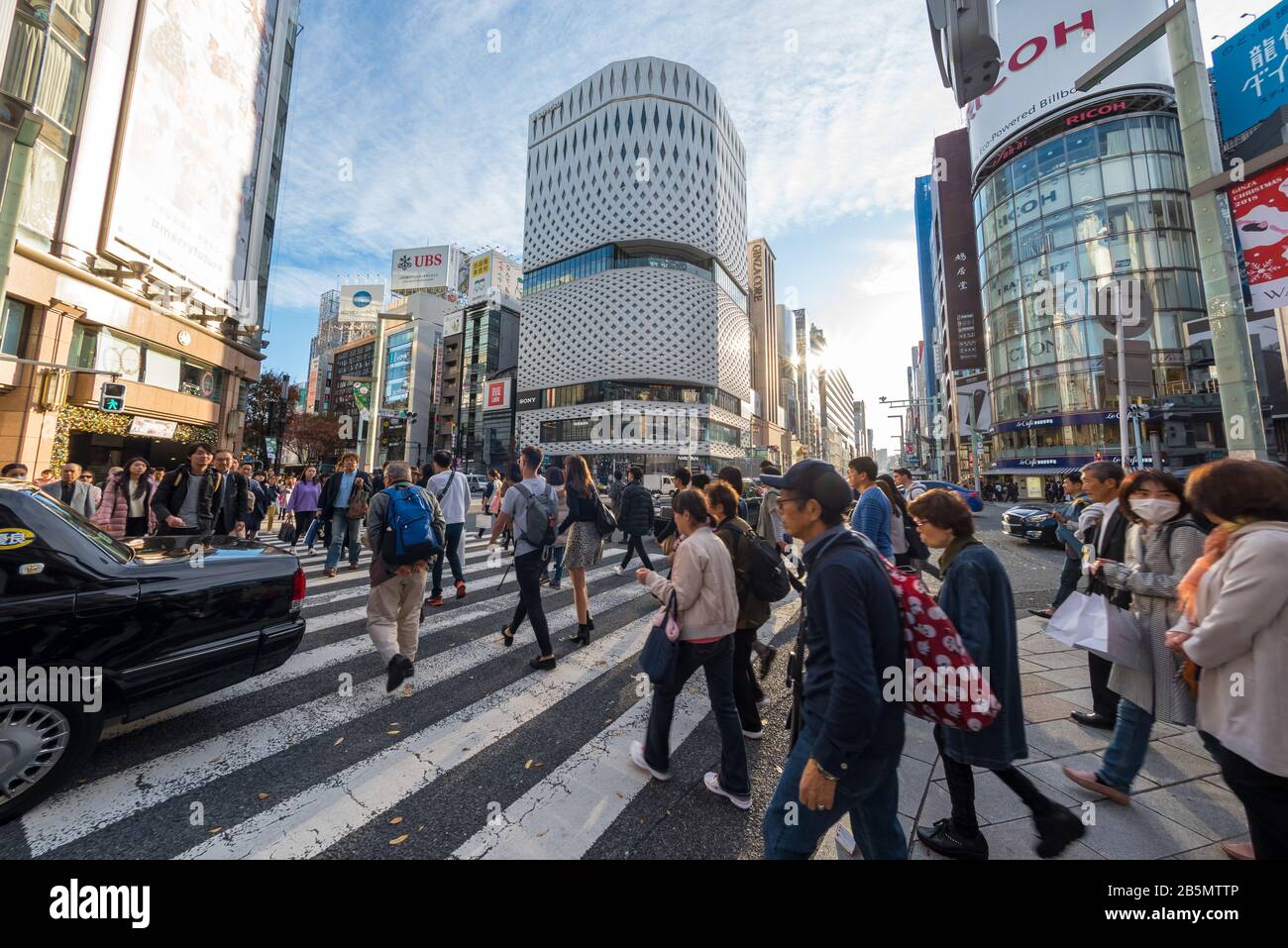 Big crowd on road hi-res stock photography and images - Alamy