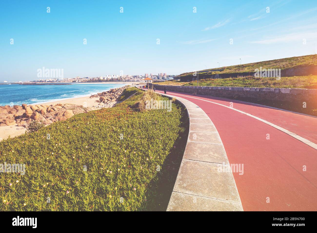 Porto douro walkway hi-res stock photography and images - Alamy