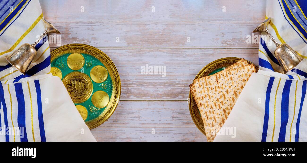 Matzo for Passover on seder passover bread tray on table Stock Photo ...