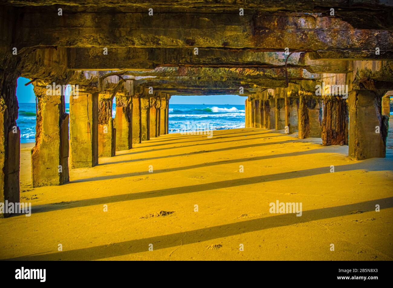 Seeing under water hi-res stock photography and images - Alamy