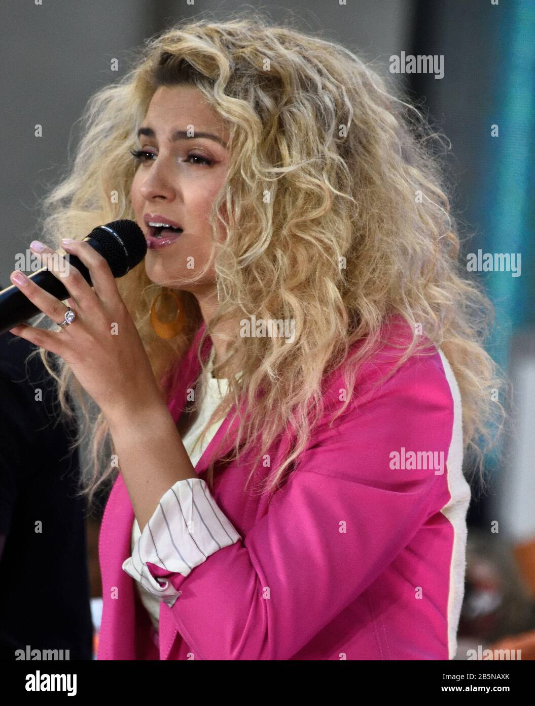 Tori kelly hi-res stock photography and images - Alamy