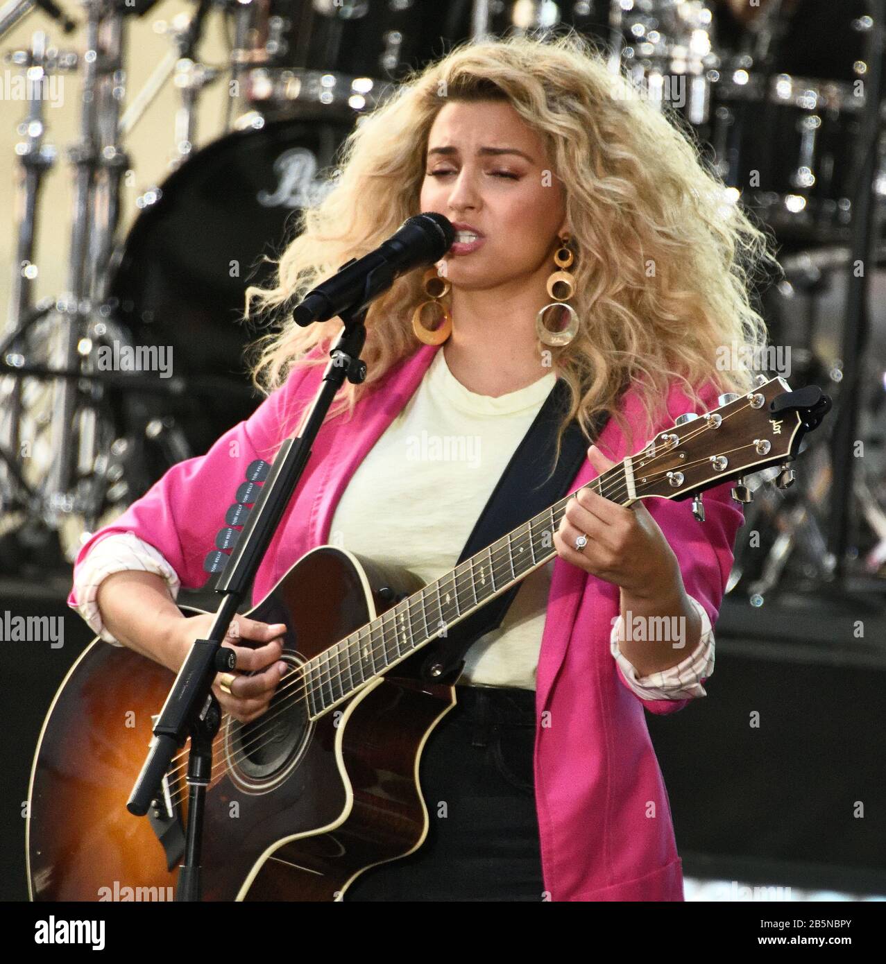 Tori kelly hi-res stock photography and images - Alamy
